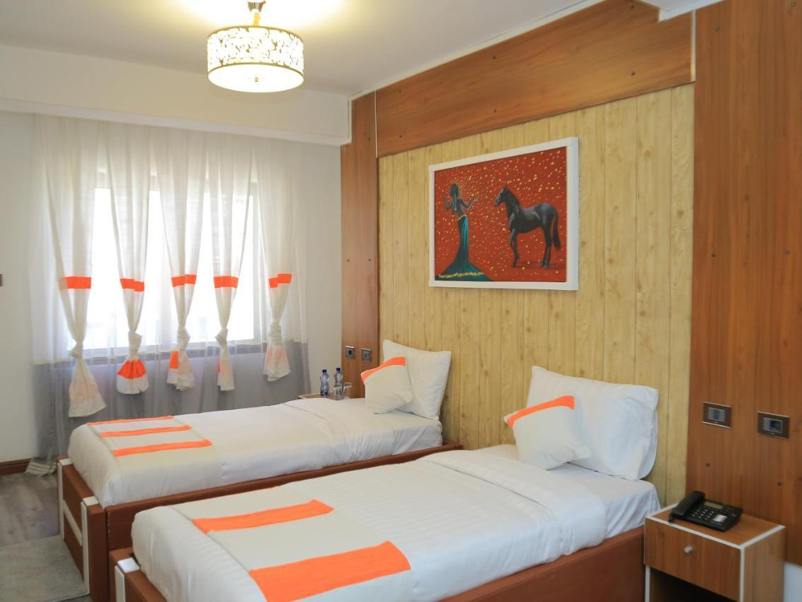 Ben Addis Hostel And Tours